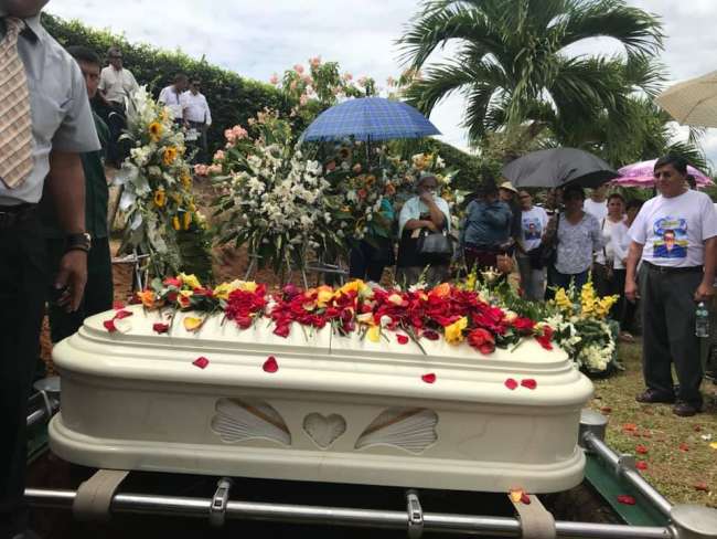En medio de profundo dolor sepultan a médico que murió víctima de ... En medio de profundo dolor sepultan a médico que murió víctima de ...
